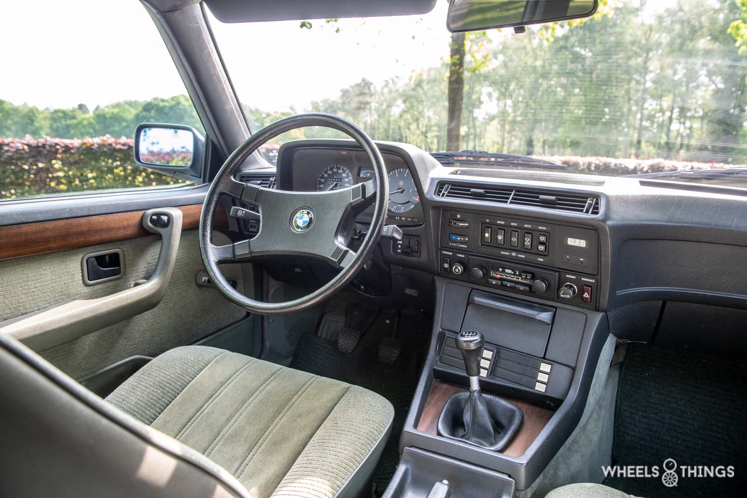 BMW 732i versus BMW i7 - Wheels & Things